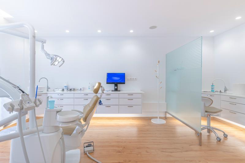 Θεοδωρόπουλος Γεώργιος-Absolute Dental Center Οδοντίατρος | doctoranytime